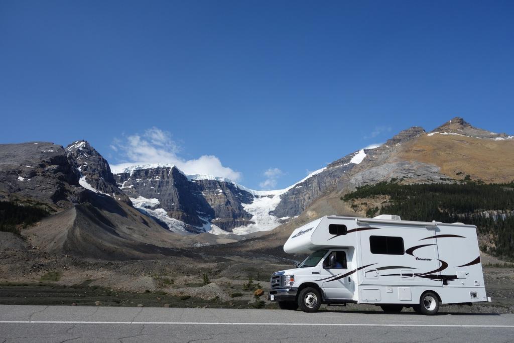 Camping Urlaub mit der Familie - Wohnmobil, Zelt und los geht's
